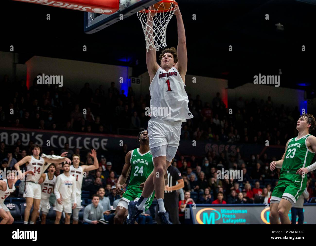 Harry dunks hi-res stock photography and images - Alamy