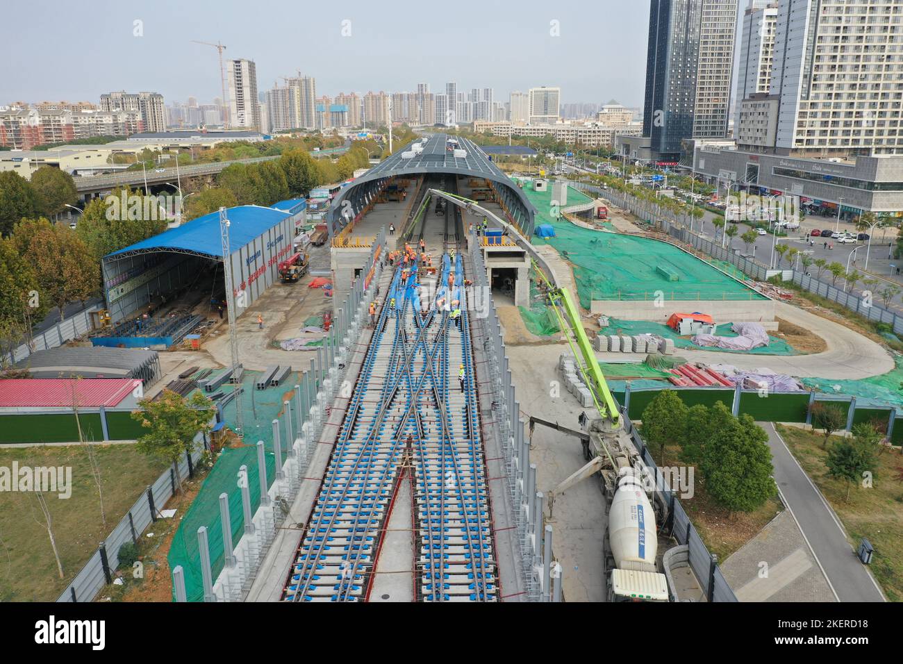 The Wuhan Rail Transit Line 5 Phase II has officially entered the track ...