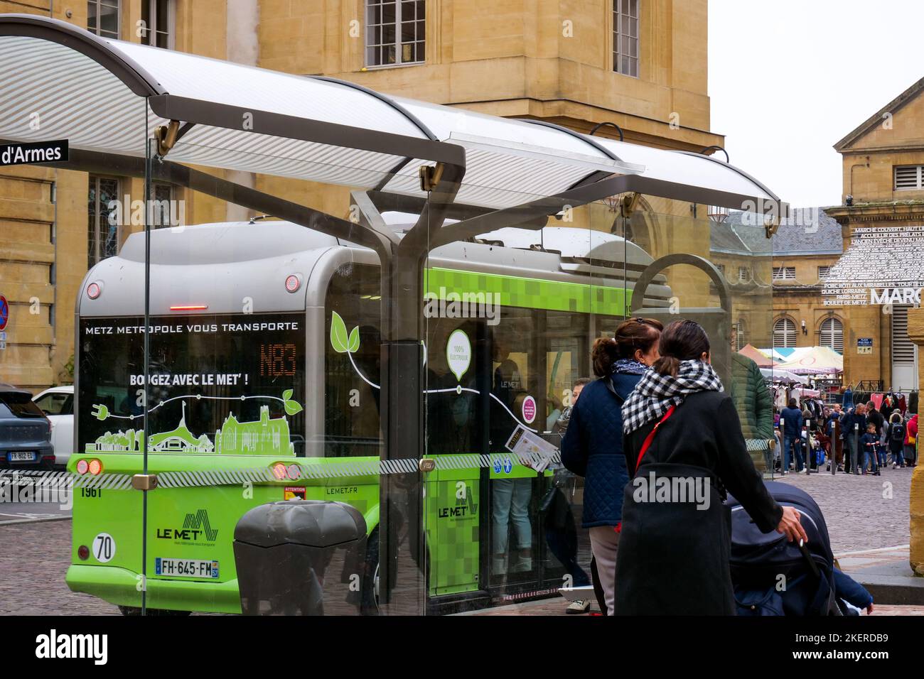 Le met bus hi-res stock photography and images - Alamy