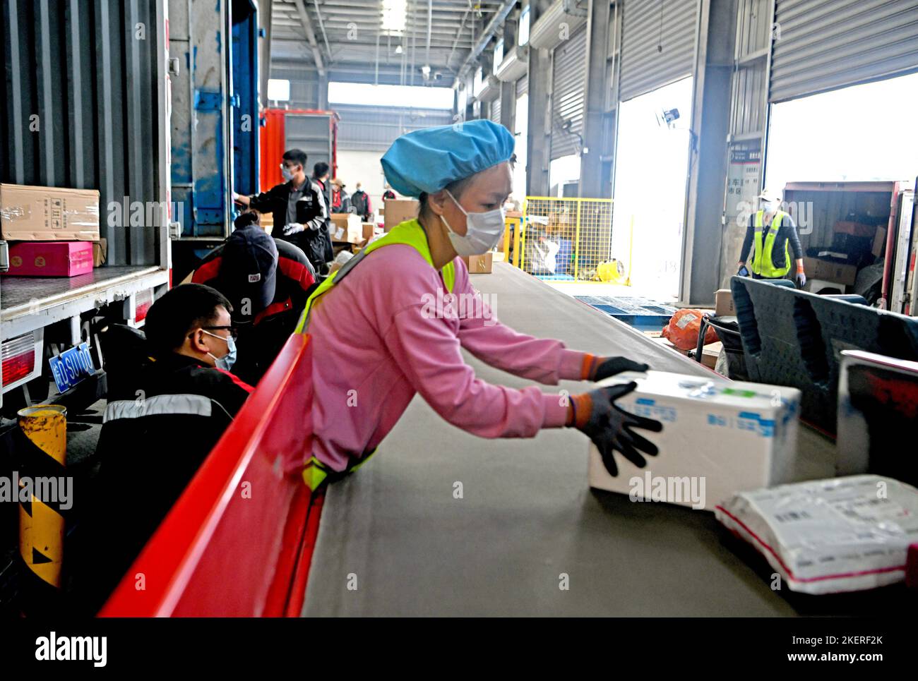 The Shunfeng Express workers are sorting parcels in the warehouse ...