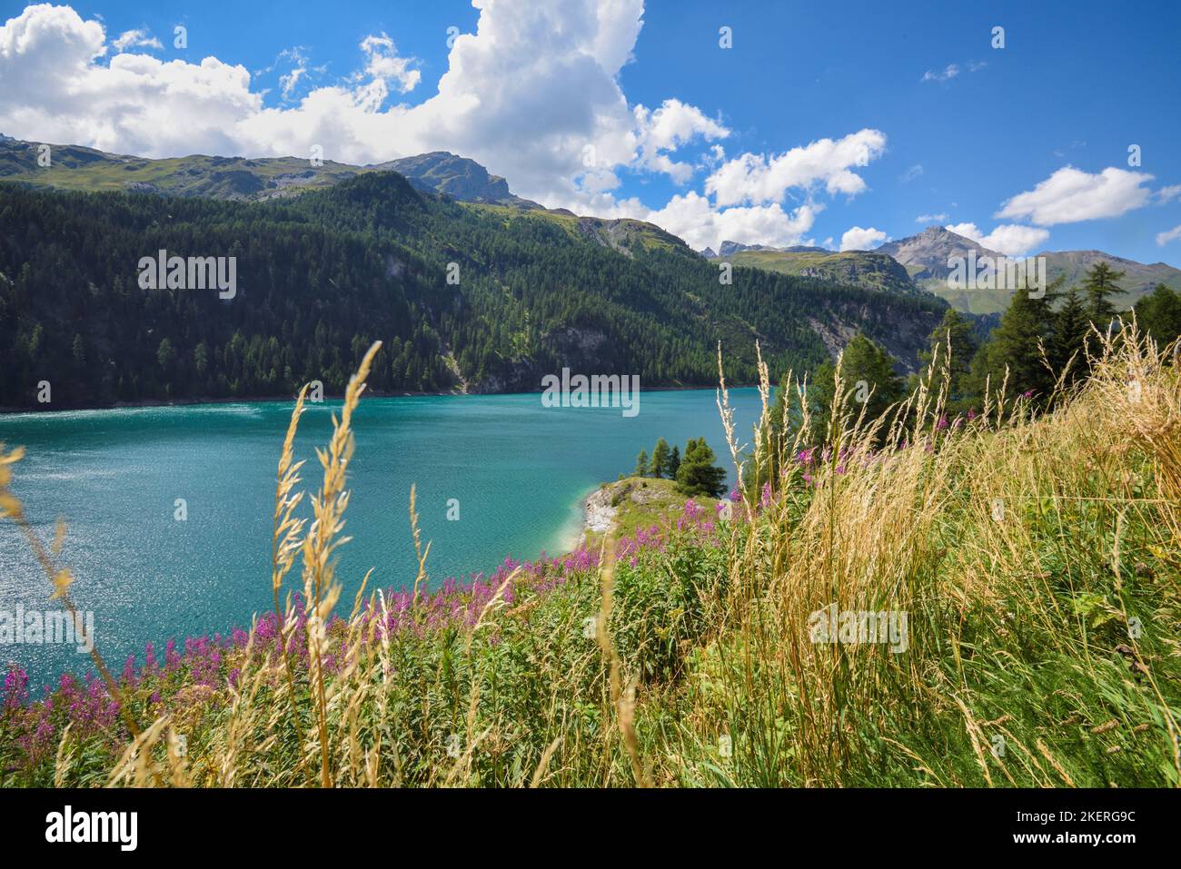Beautiful view of the emerald alpine lake. Dramatic and picturesque ...