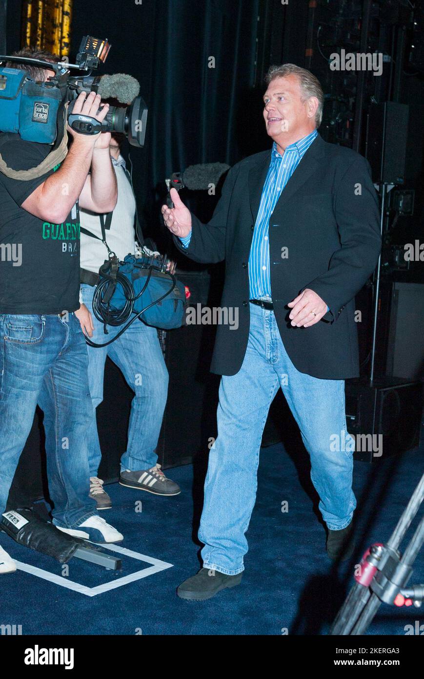 John farnham australian hi-res stock photography and images - Alamy