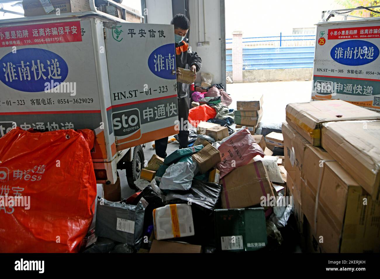 The Shunfeng Express workers are sorting parcels in the warehouse ...