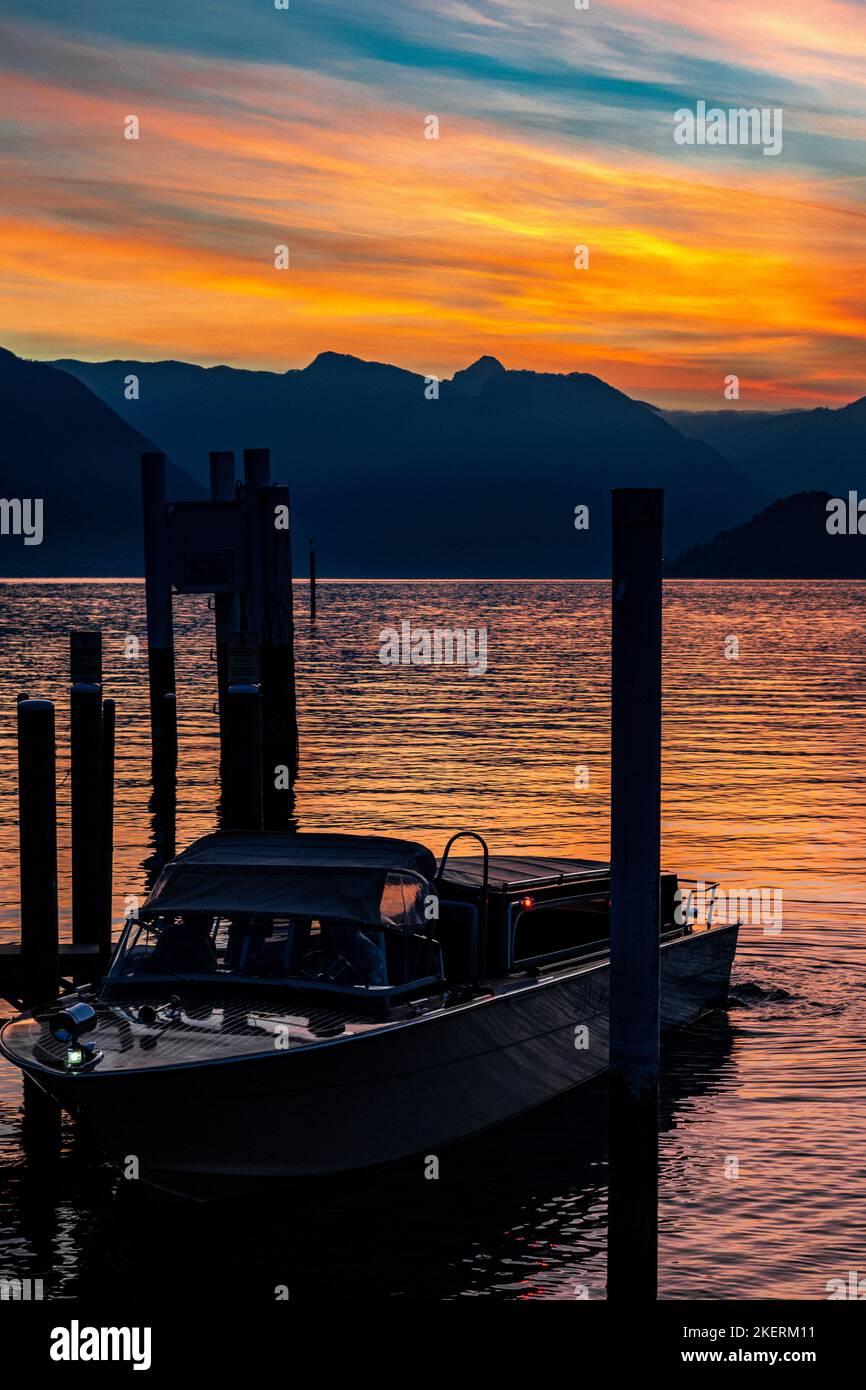 Lake como sunset boat hi-res stock photography and images - Alamy