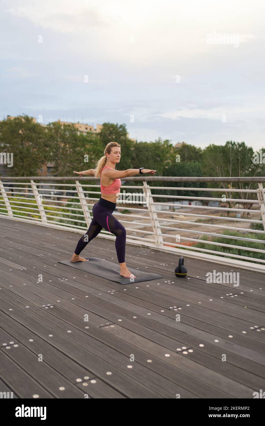 Lateral pose hi-res stock photography and images - Alamy