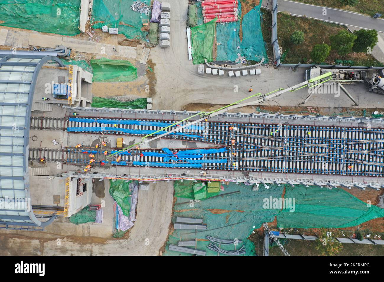 The Wuhan Rail Transit Line 5 Phase II has officially entered the track ...