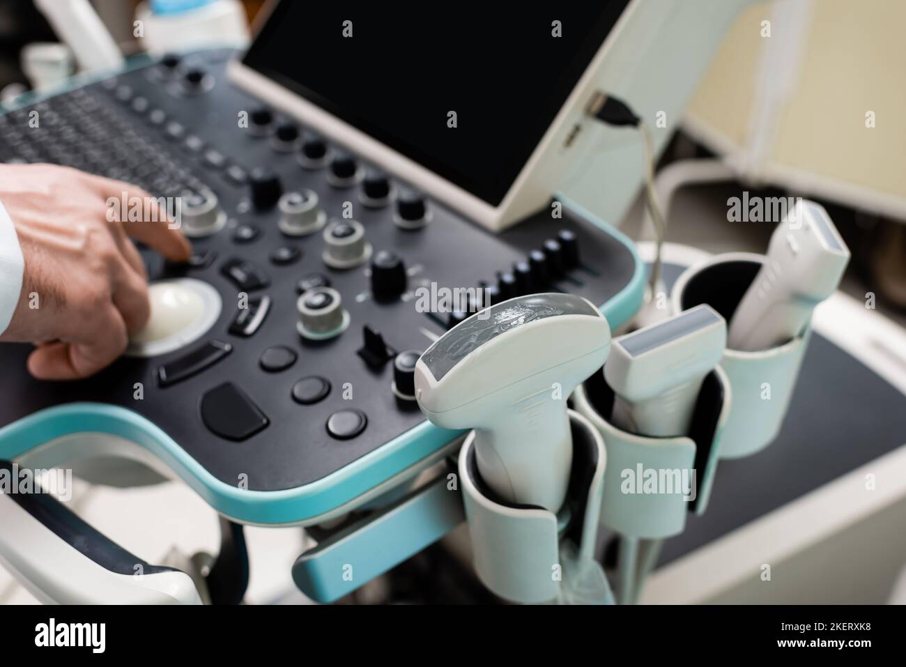 Sonographer using ultrasound machine hi-res stock photography and ...