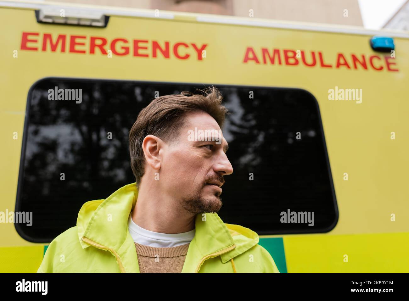 Profile of ambulance hi-res stock photography and images - Alamy