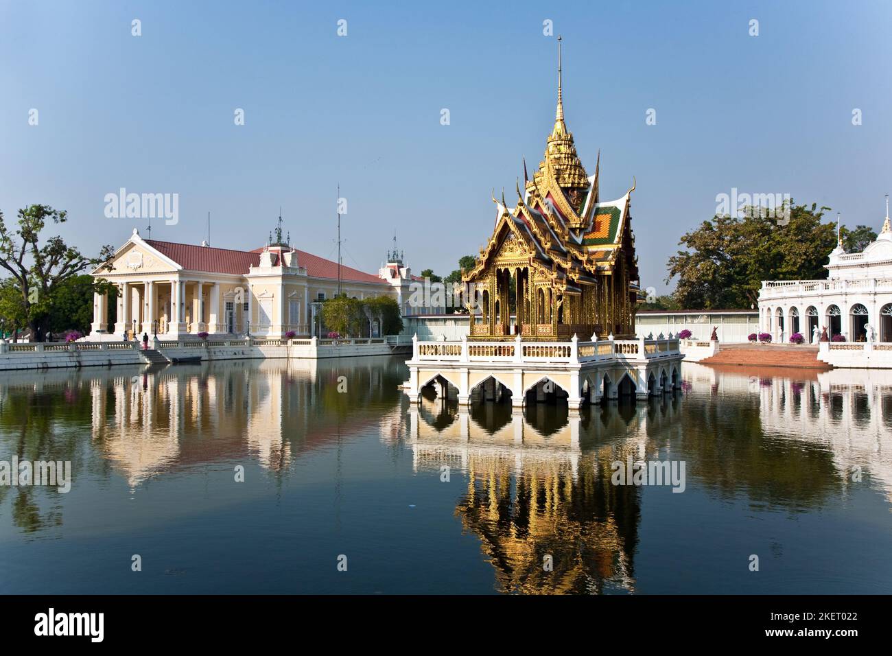 Bangkok floating royal palace hi-res stock photography and images - Alamy
