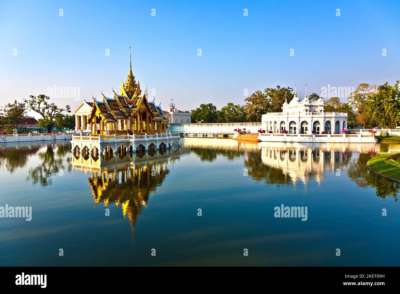 Bangkok floating royal palace hi-res stock photography and images - Alamy