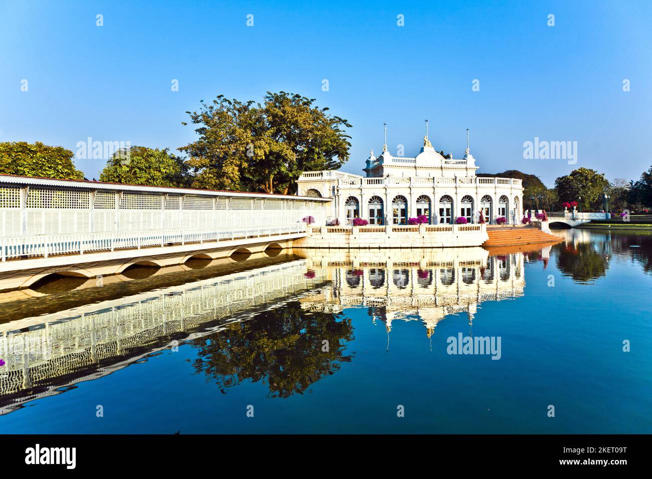 Aisawan thipya art hi-res stock photography and images - Alamy