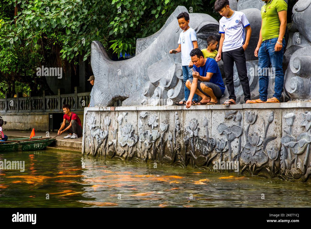 Man feeding fish hi-res stock photography and images - Alamy