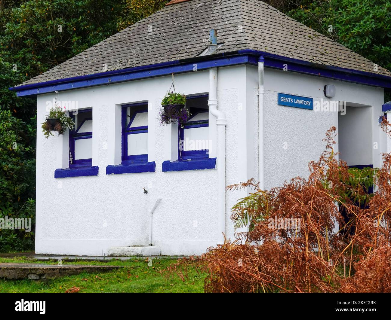 Building housing toilet facilities for visitors, tourists, across from ...