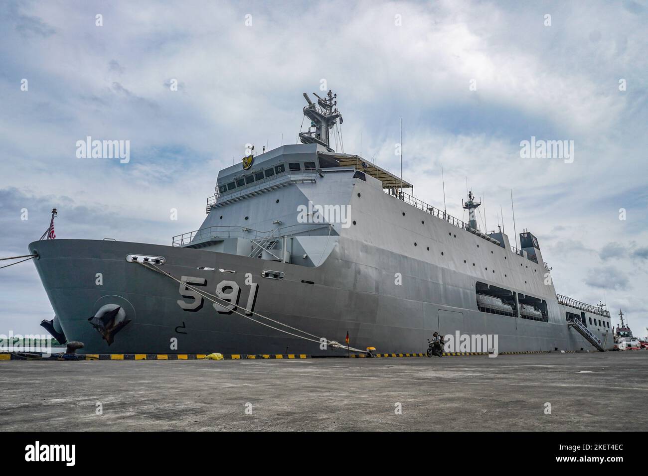 Navy ship kri surabaya 591 hi-res stock photography and images - Alamy