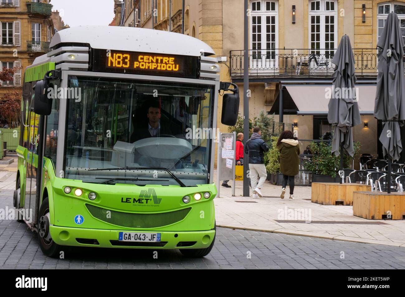 Le met bus hi-res stock photography and images - Alamy