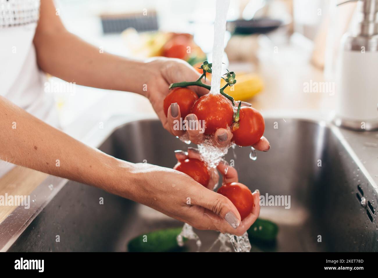 Woman tomato vine kitchen hi-res stock photography and images - Alamy