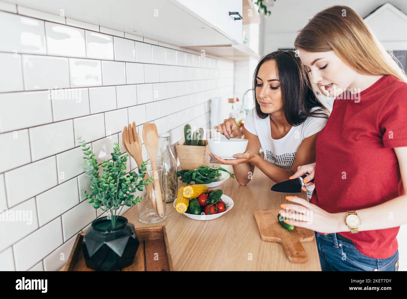 Two women in kitchen hand hi-res stock photography and images - Alamy