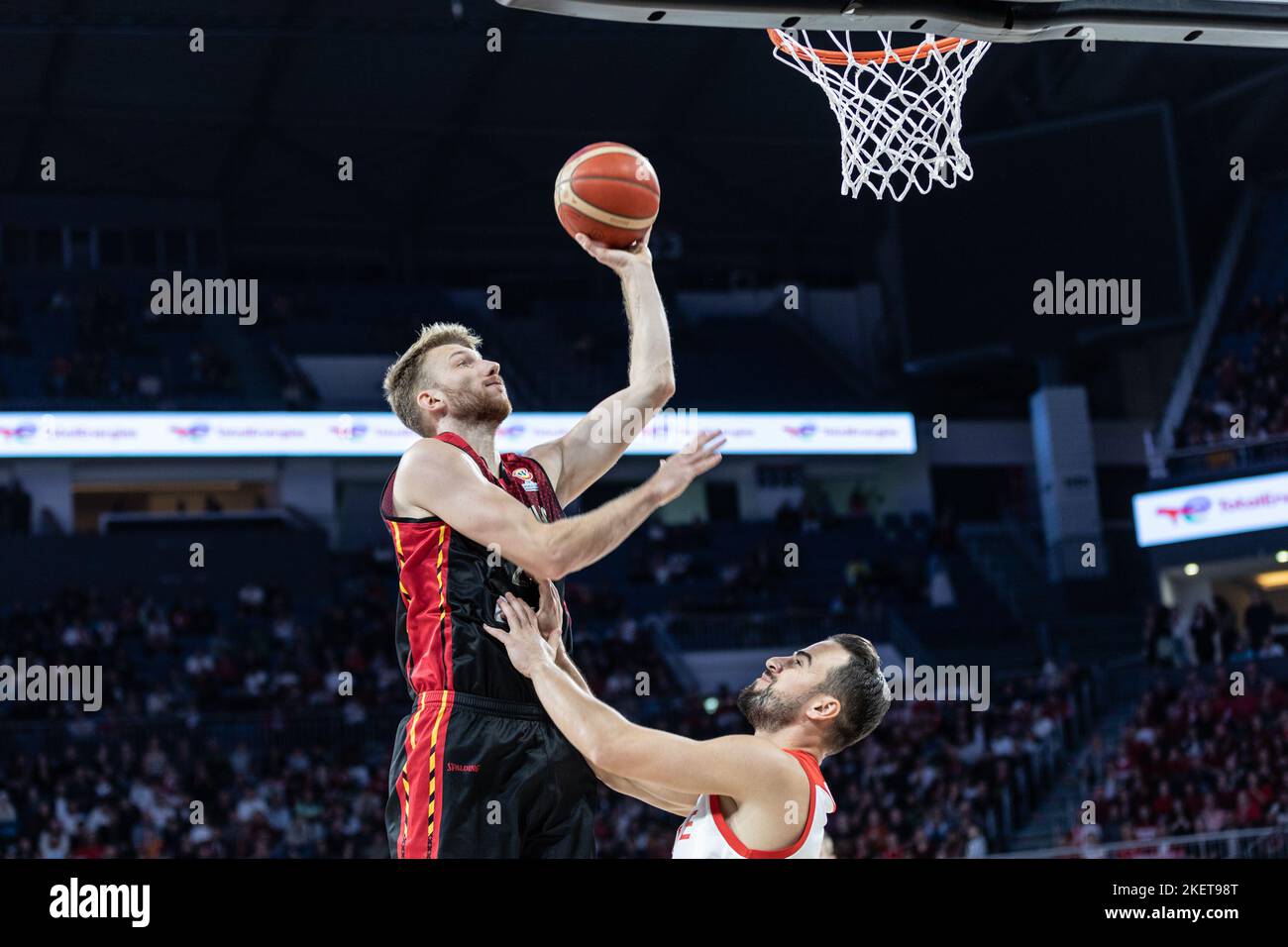 Istanbul, Turkey. 11th Nov, 2022. Andy van Vliet (L) of Belgium and ...