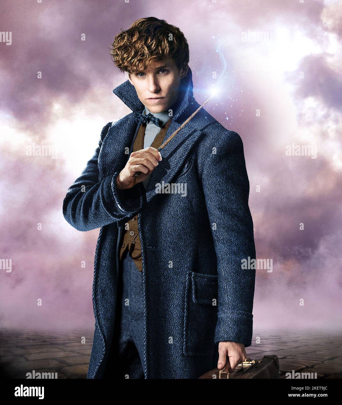 EDDIE REDMAYNE in FASTASTIC BEASTS: THE CRIMES OF GRINDELWALD (2018 ...