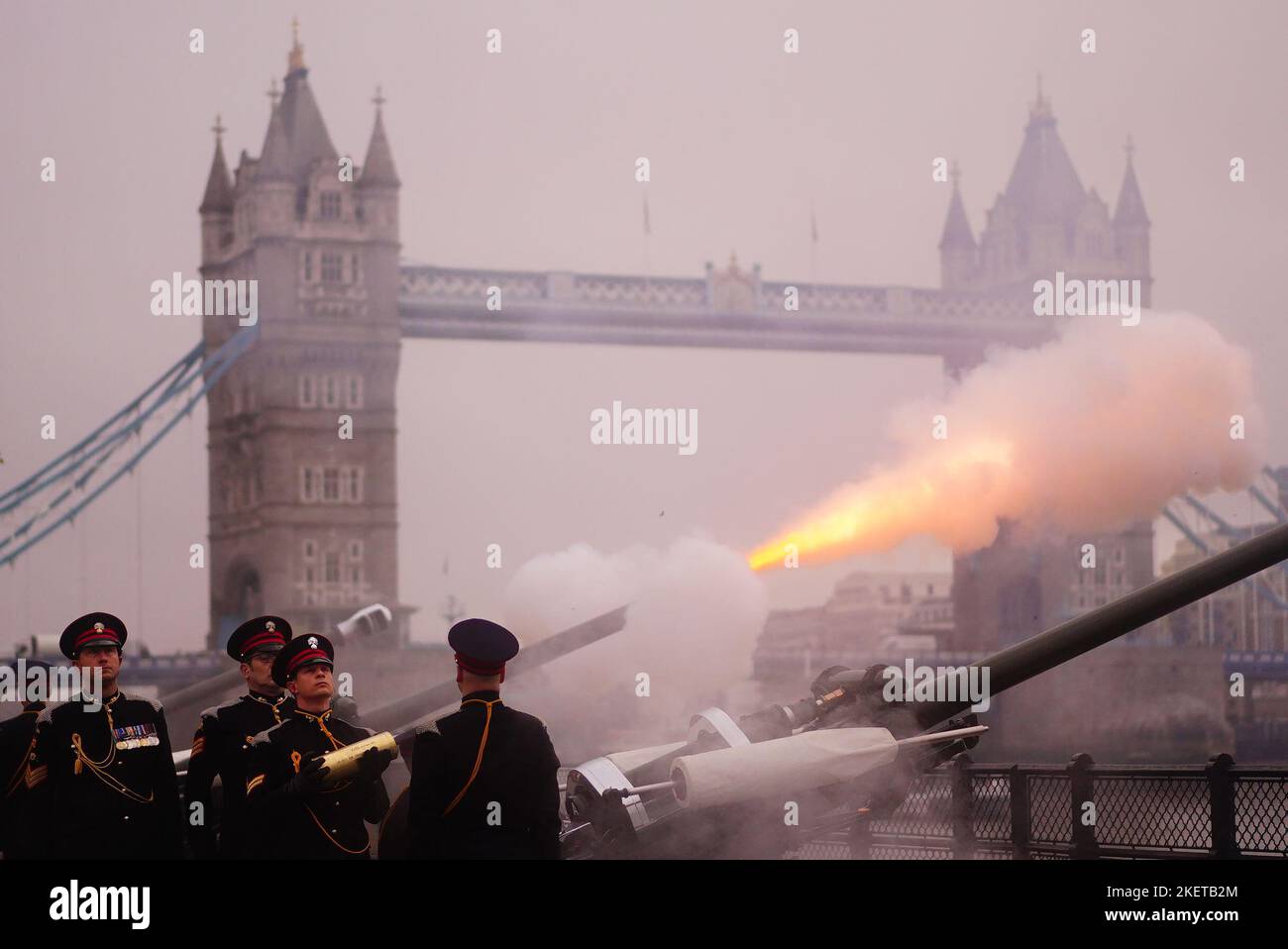 The Honourable Artillery Company fire a 62 Gun Royal Salute at Tower ...