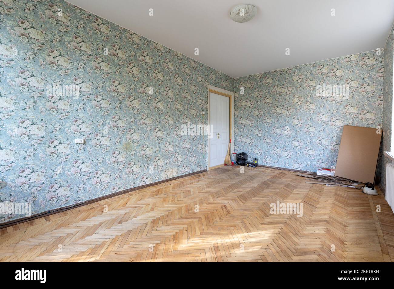 Empty room finished and ready to move in Stock Photo - Alamy