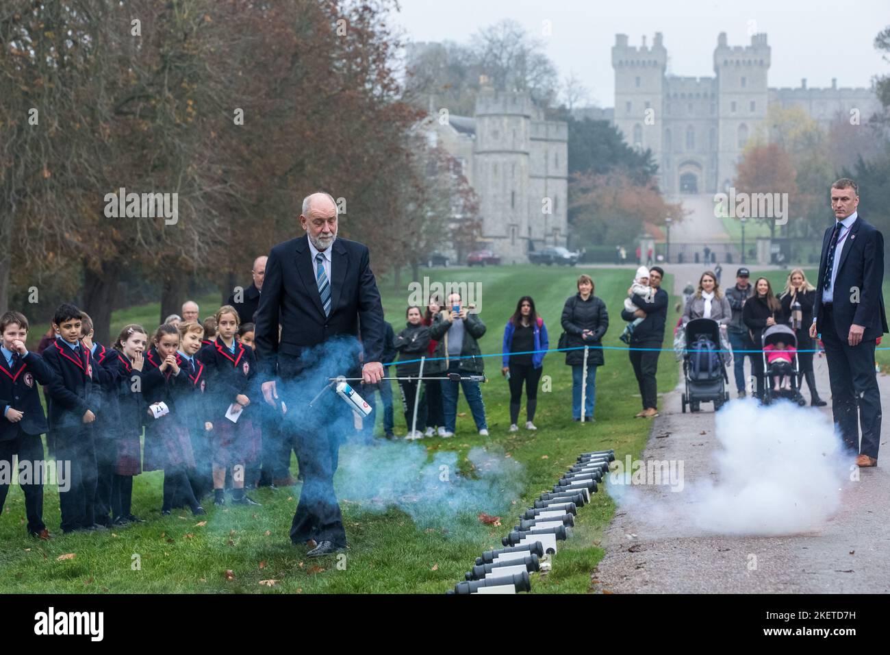 Windsor, UK. 14 November, 2022. Ray Butler of Shellscape Pyrotechnics ...
