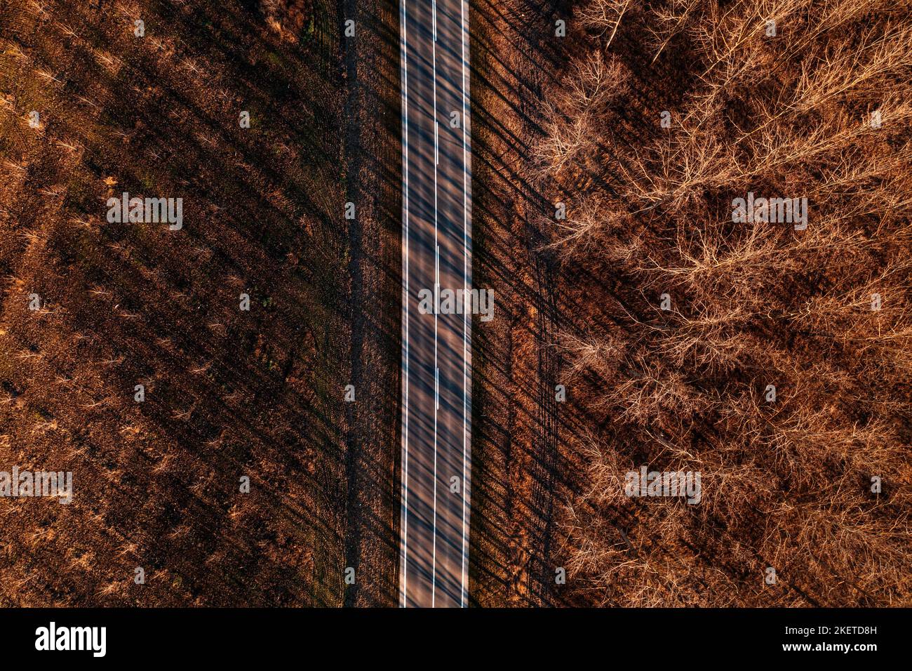 Empty road aerial hi-res stock photography and images - Alamy