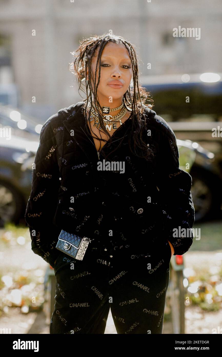 Street style, MV Tiangue arriving at Chanel Spring Summer 2023 show ...