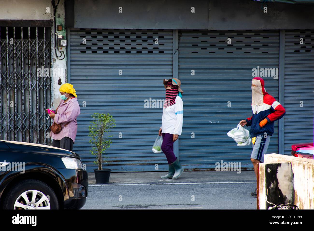 Local life lifestyle of thai people of men and women workers walking go ...