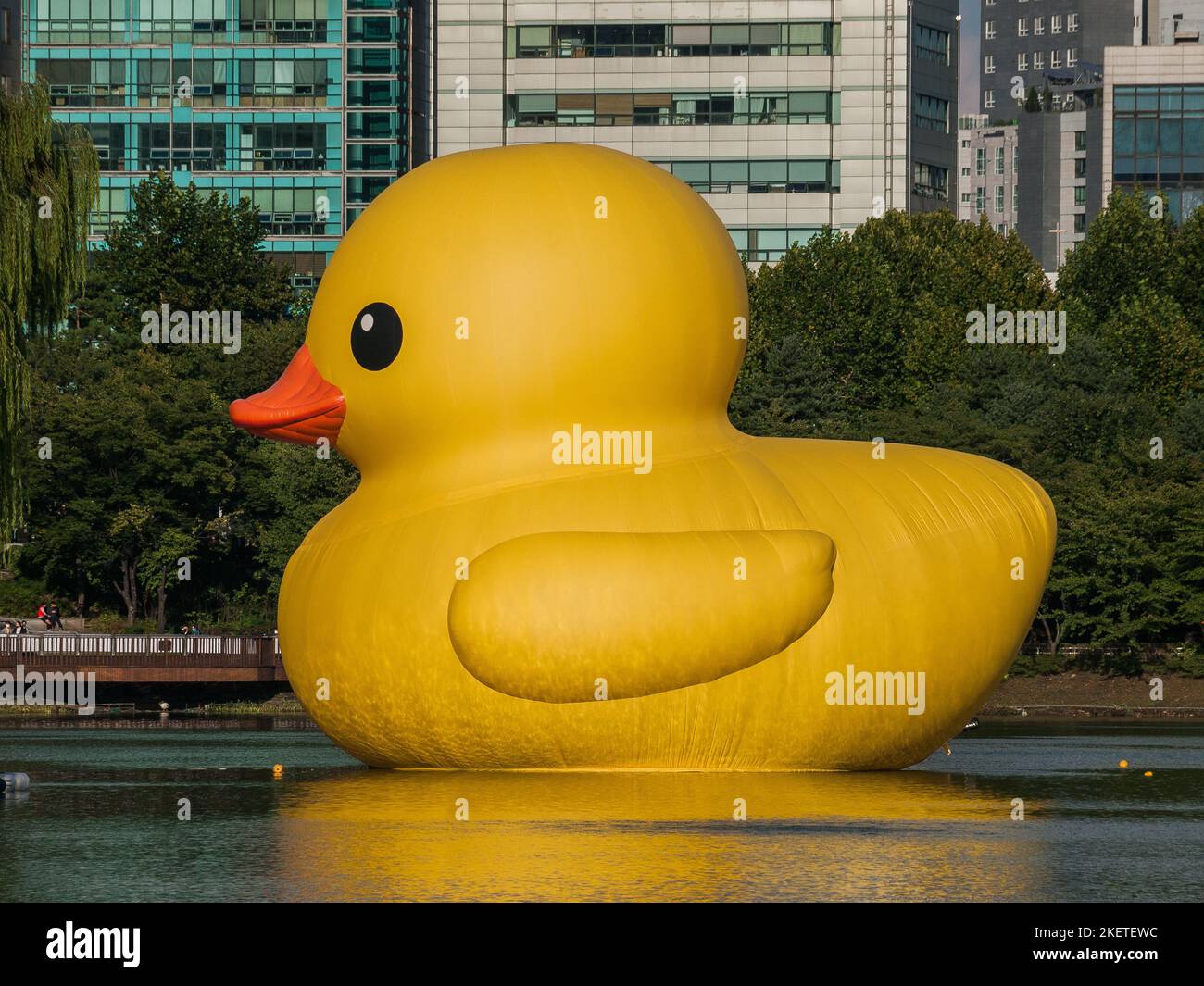 Seoul, South Korea - Oct.07.2022: The rubber duck project in Seoul ...