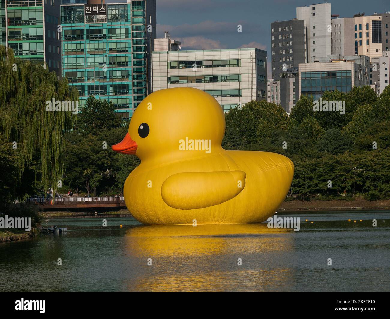 Seoul, South Korea - Oct.07.2022: The rubber duck project in Seoul ...