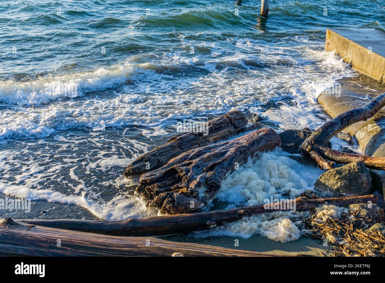 A short pier face the ocean at Redondo Beach, Washington Stock Photo ...