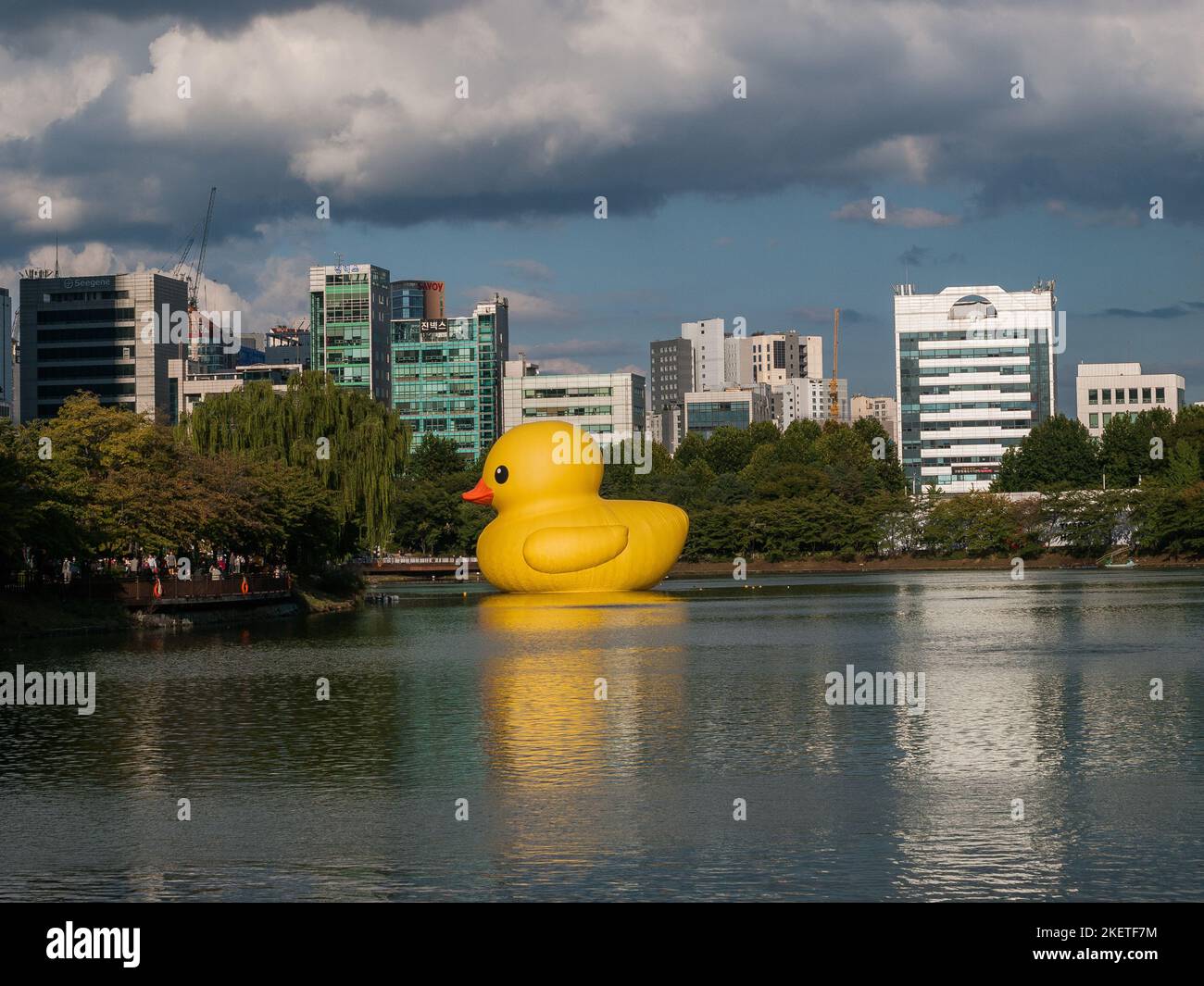Seoul, South Korea - Oct.07.2022: The rubber duck project in Seoul ...