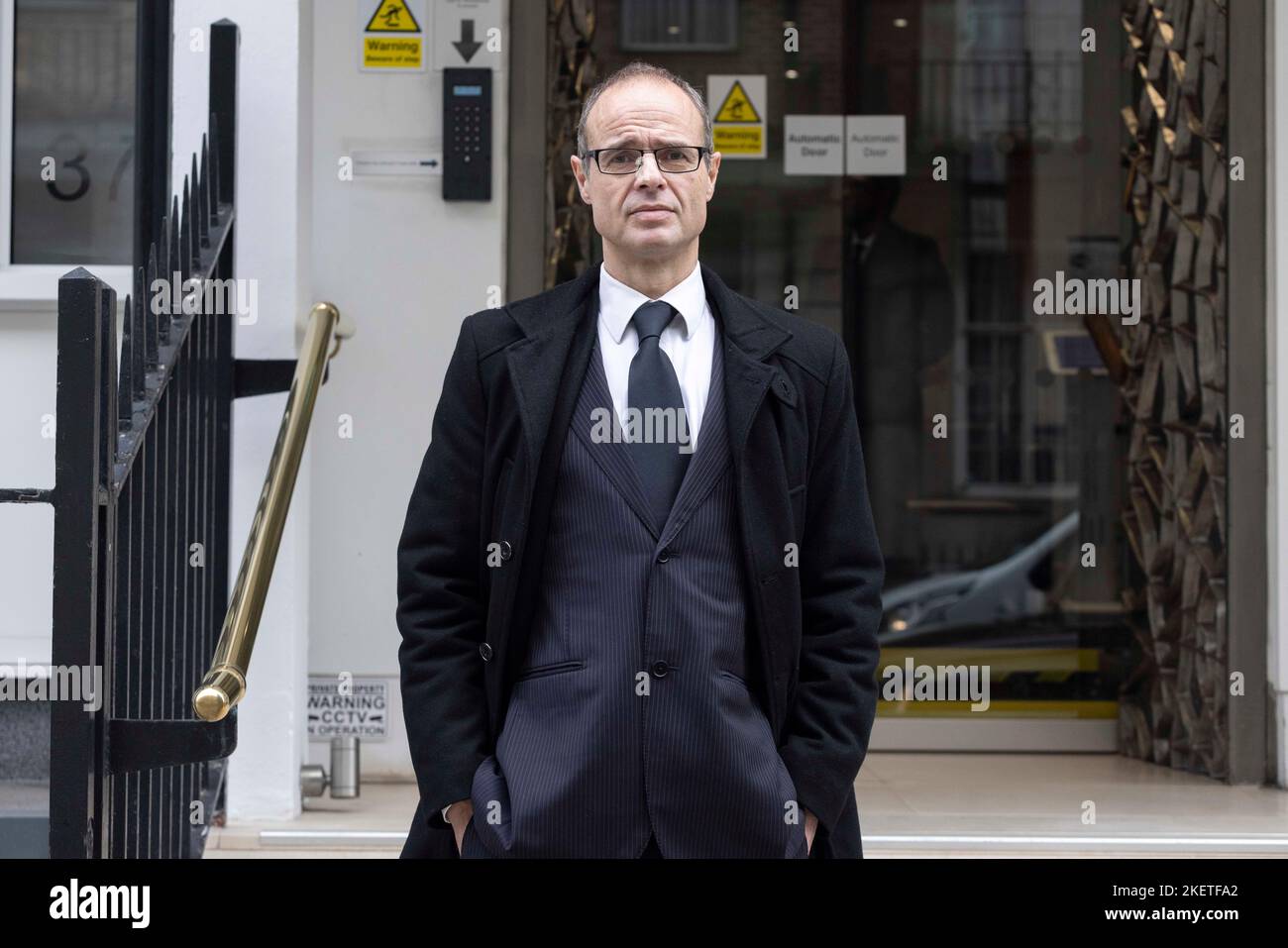 Mewing tiktok hi-res stock photography and images - Alamy