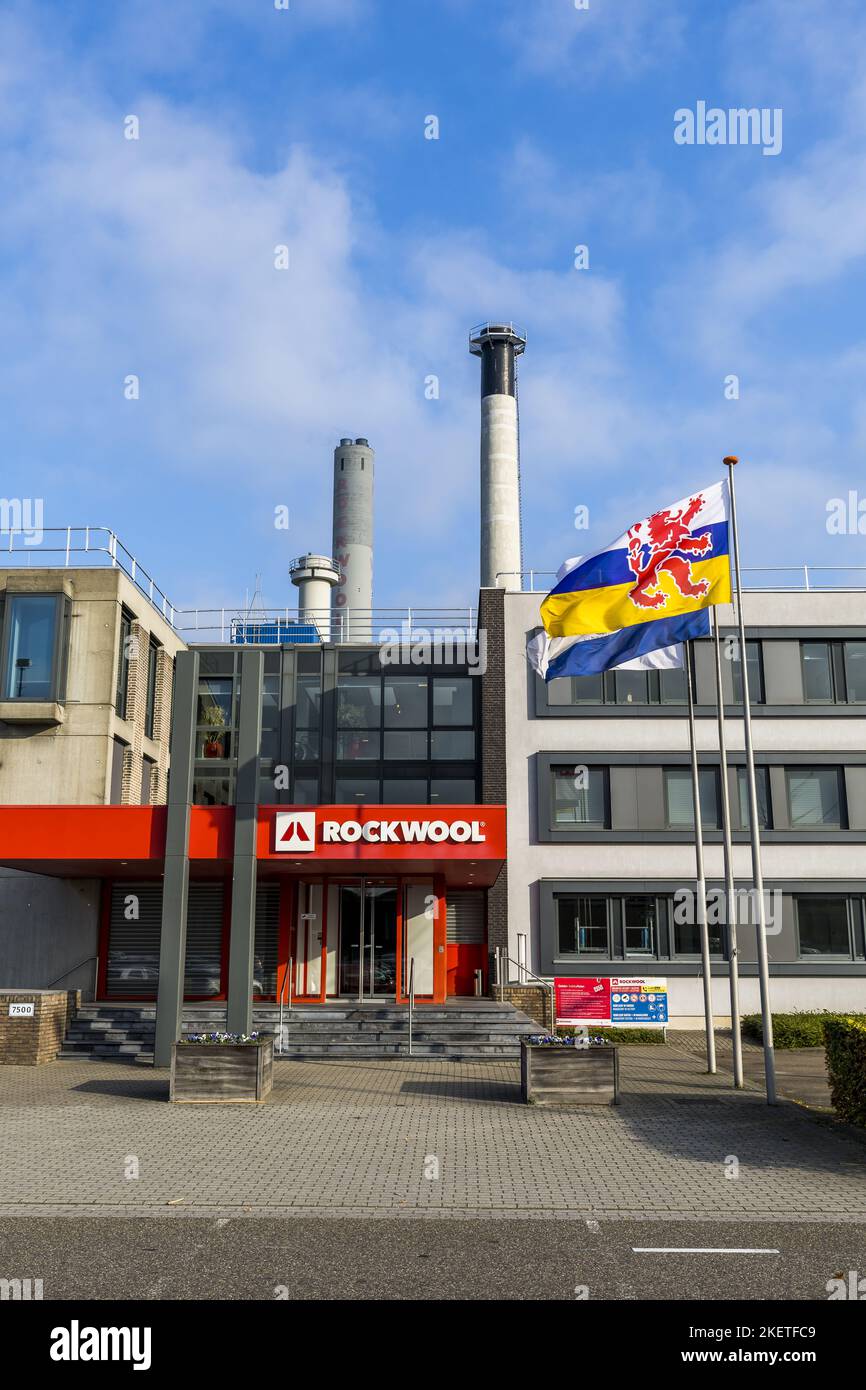 2022-11-14 11:00:29 ROERMOND - Rockwool in Roermond. The minister made ...