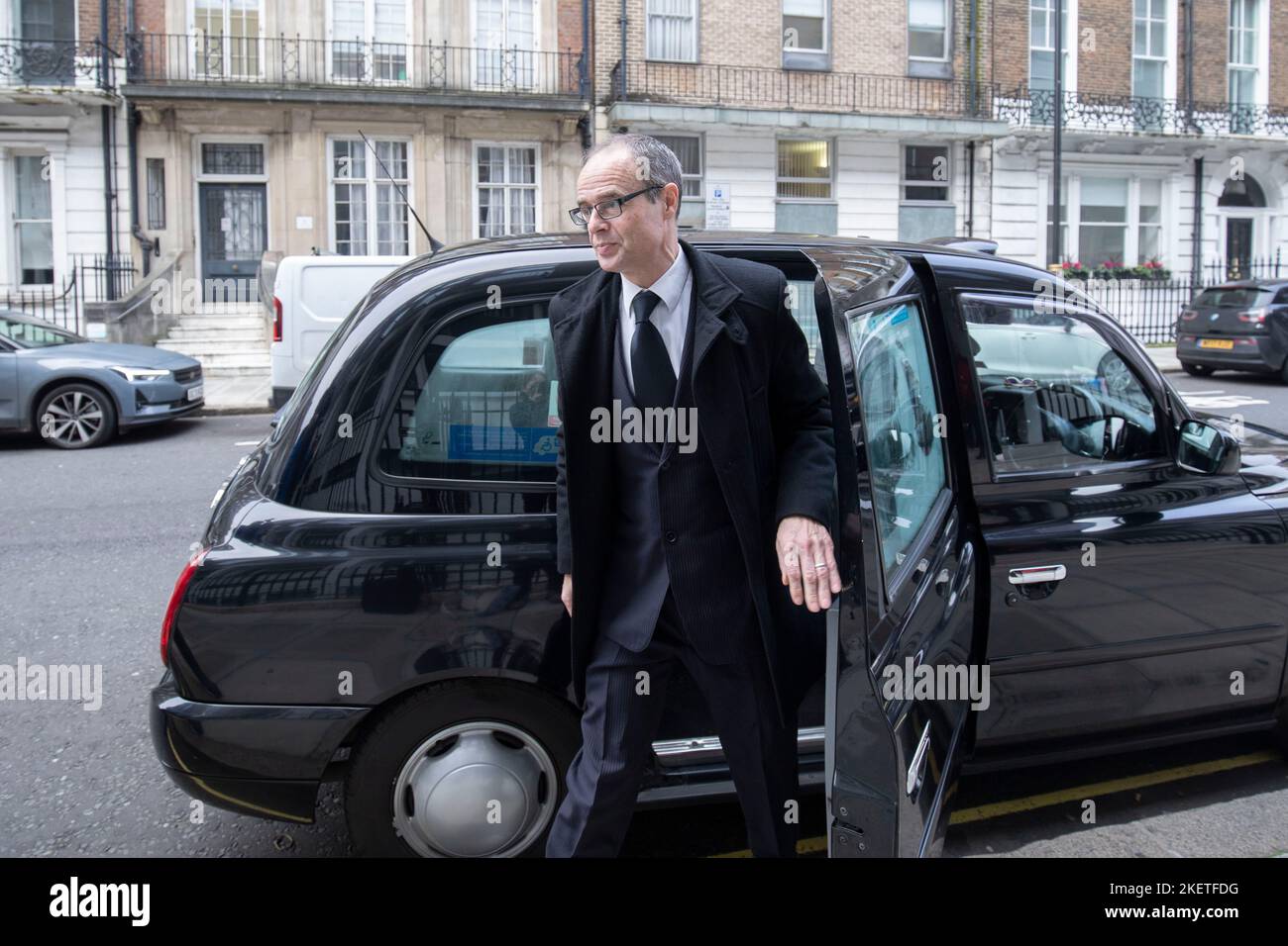 Mewing tiktok hi-res stock photography and images - Alamy