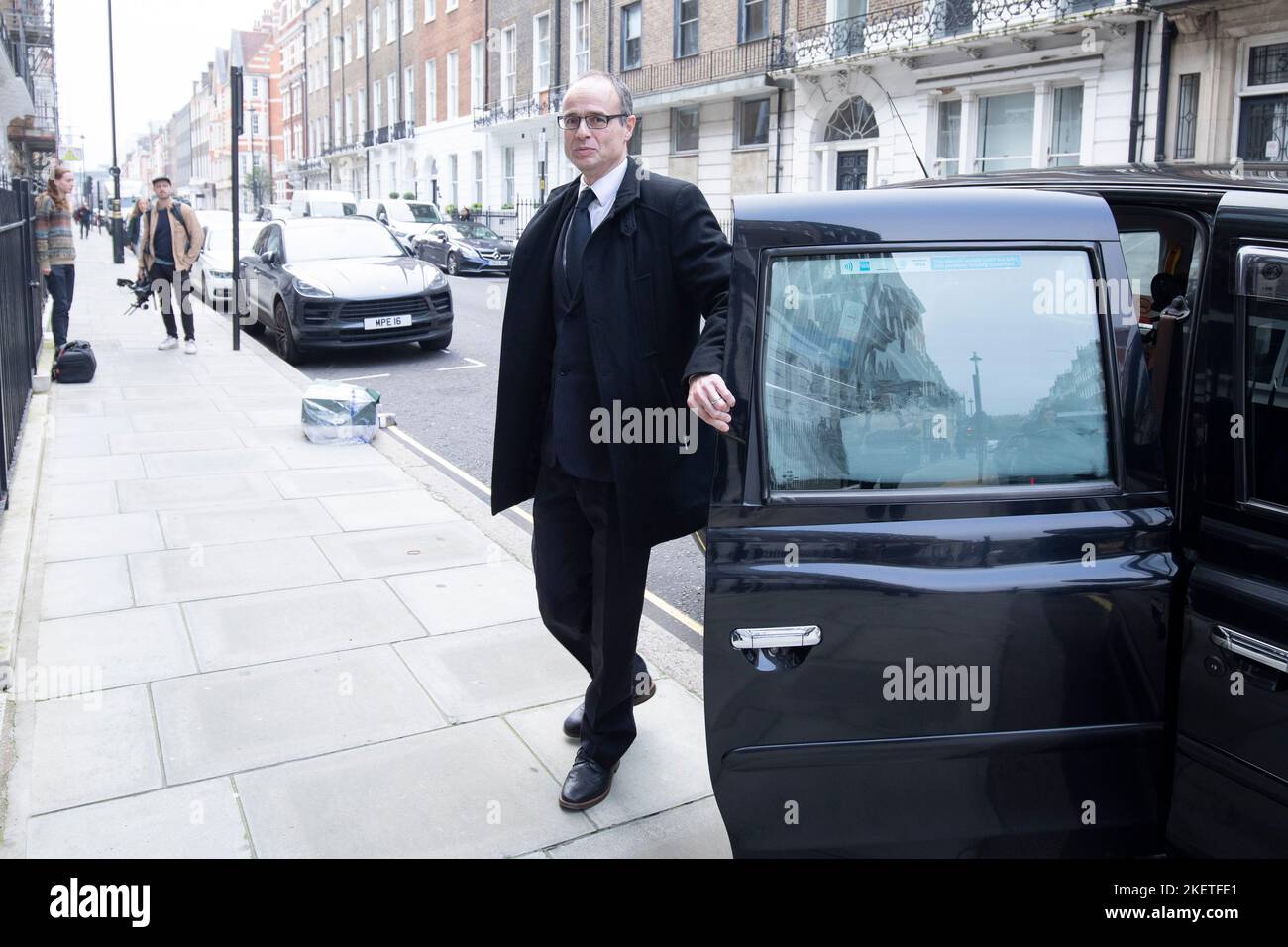 Mewing tiktok hi-res stock photography and images - Alamy