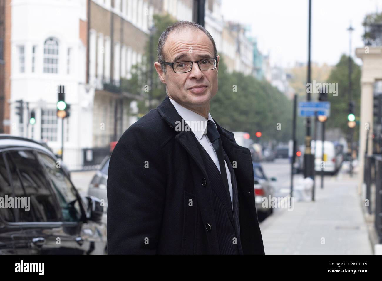 Mewing tiktok hi-res stock photography and images - Alamy