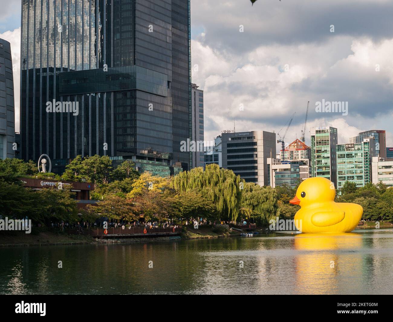 Seoul, South Korea - Oct.07.2022: The rubber duck project in Seoul ...