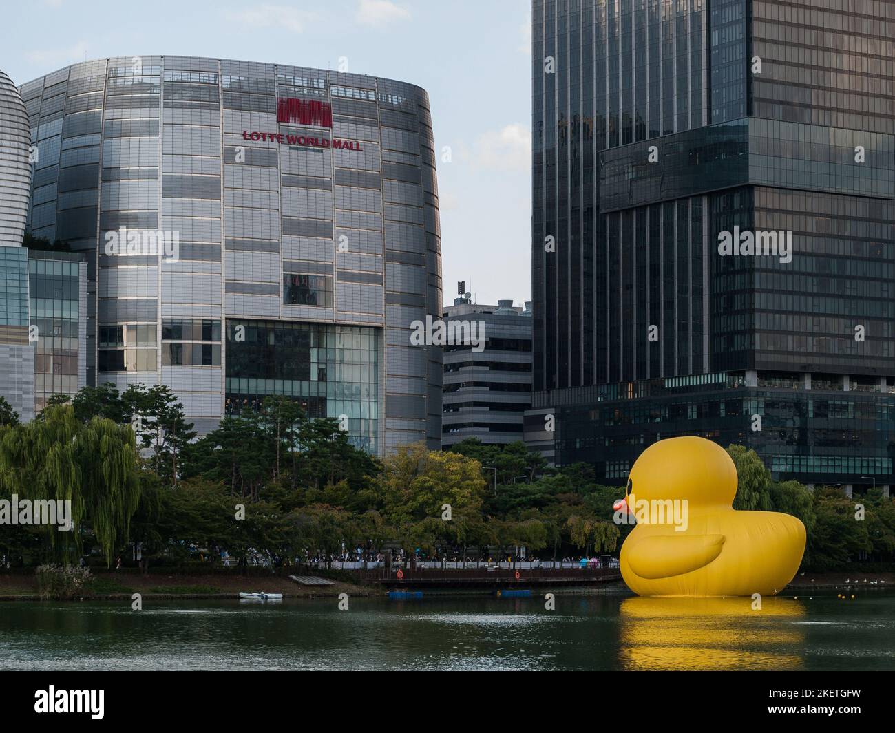 Seoul, South Korea - Oct.07.2022: The rubber duck project in Seoul ...