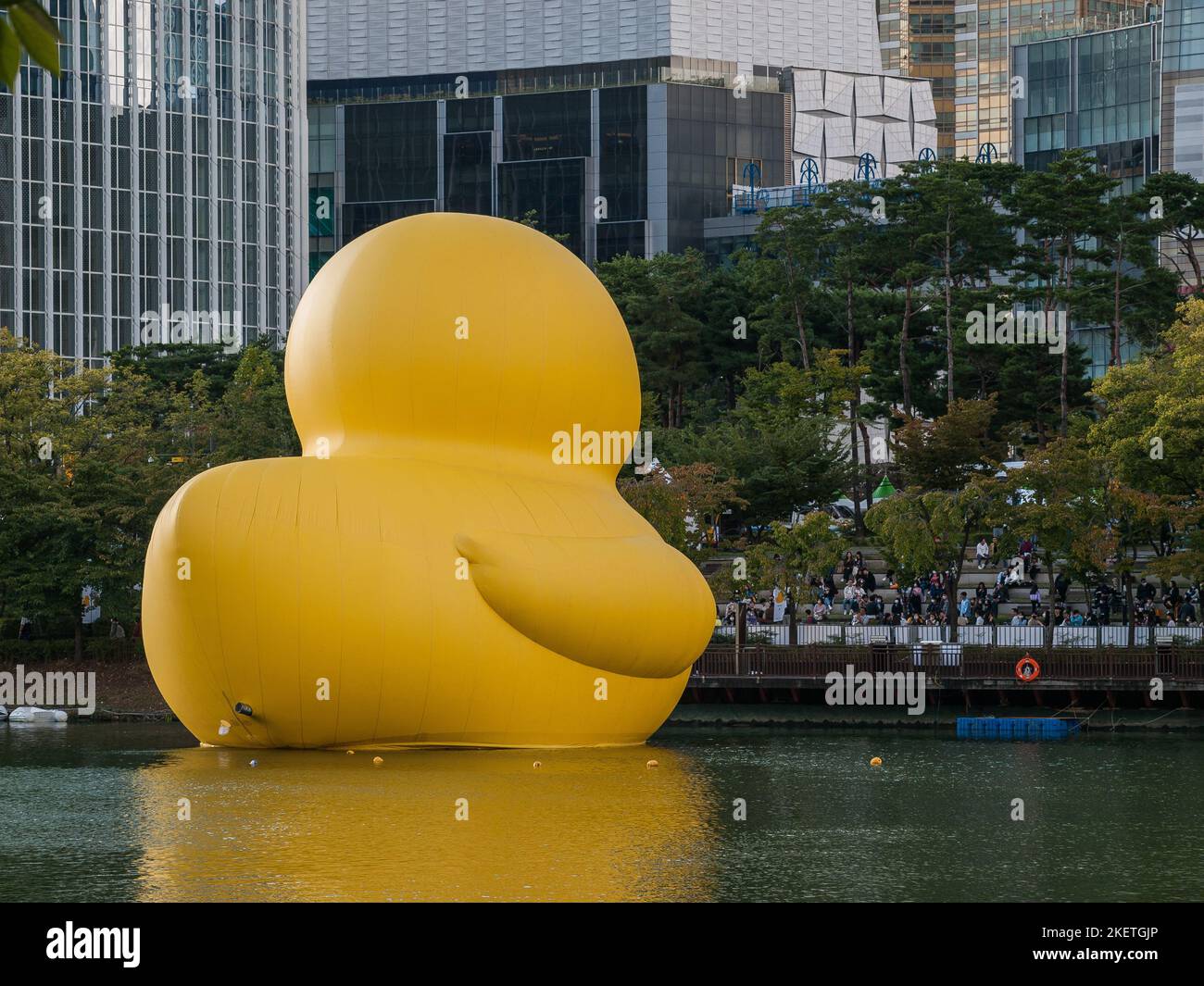 Seoul, South Korea - Oct.07.2022: The rubber duck project in Seoul ...