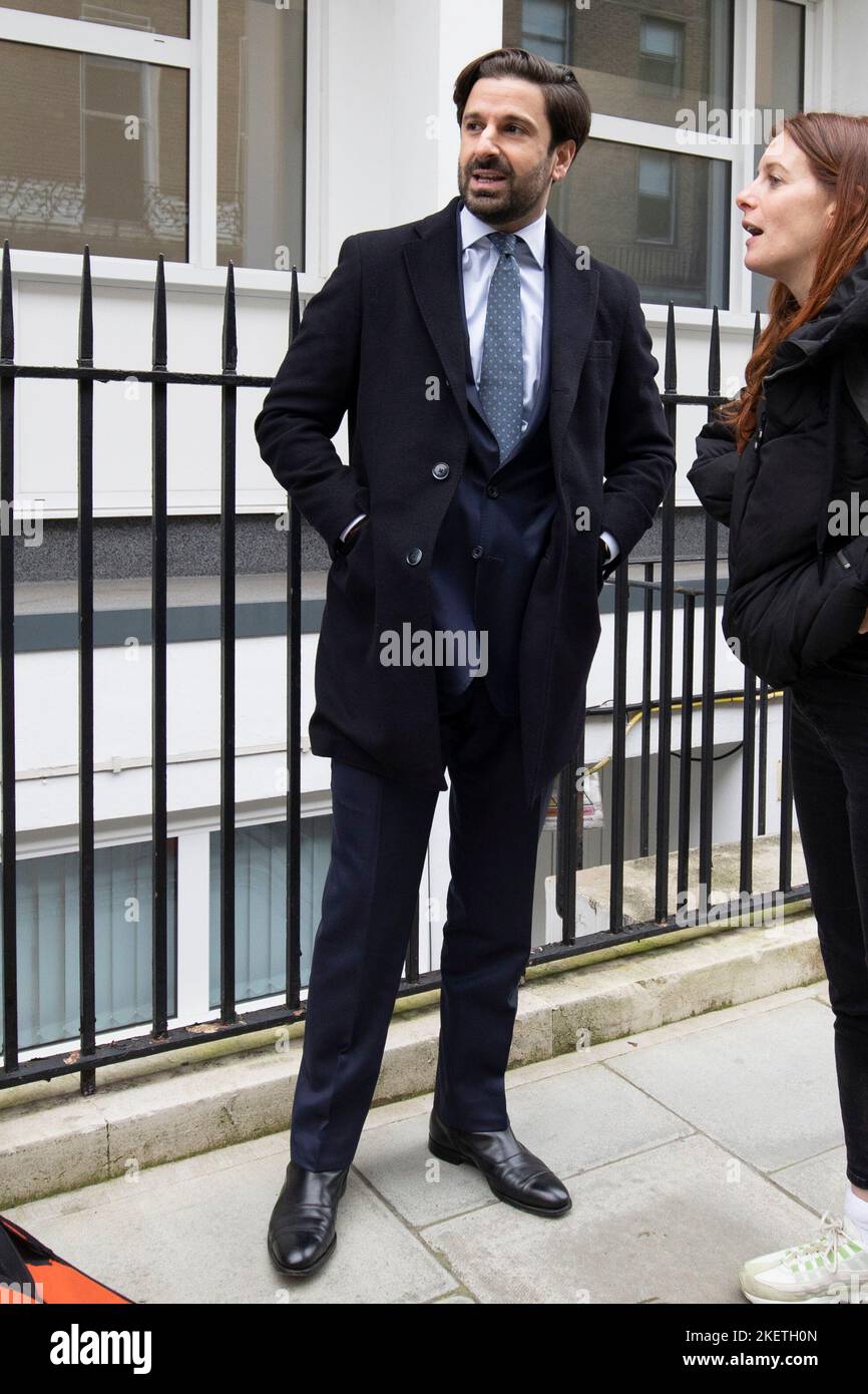 Mewing tiktok hi-res stock photography and images - Alamy