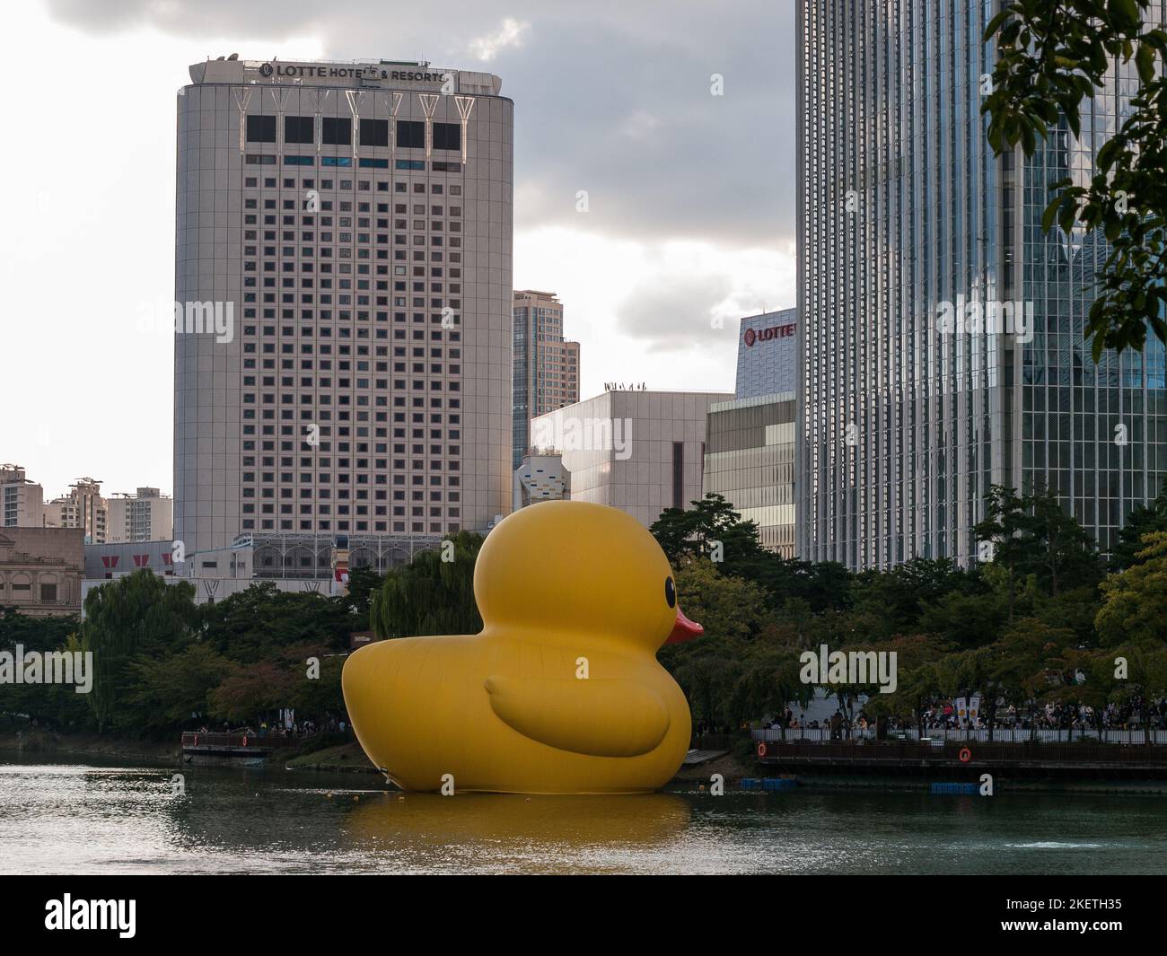 Seoul, South Korea - Oct.07.2022: The rubber duck project in Seoul ...