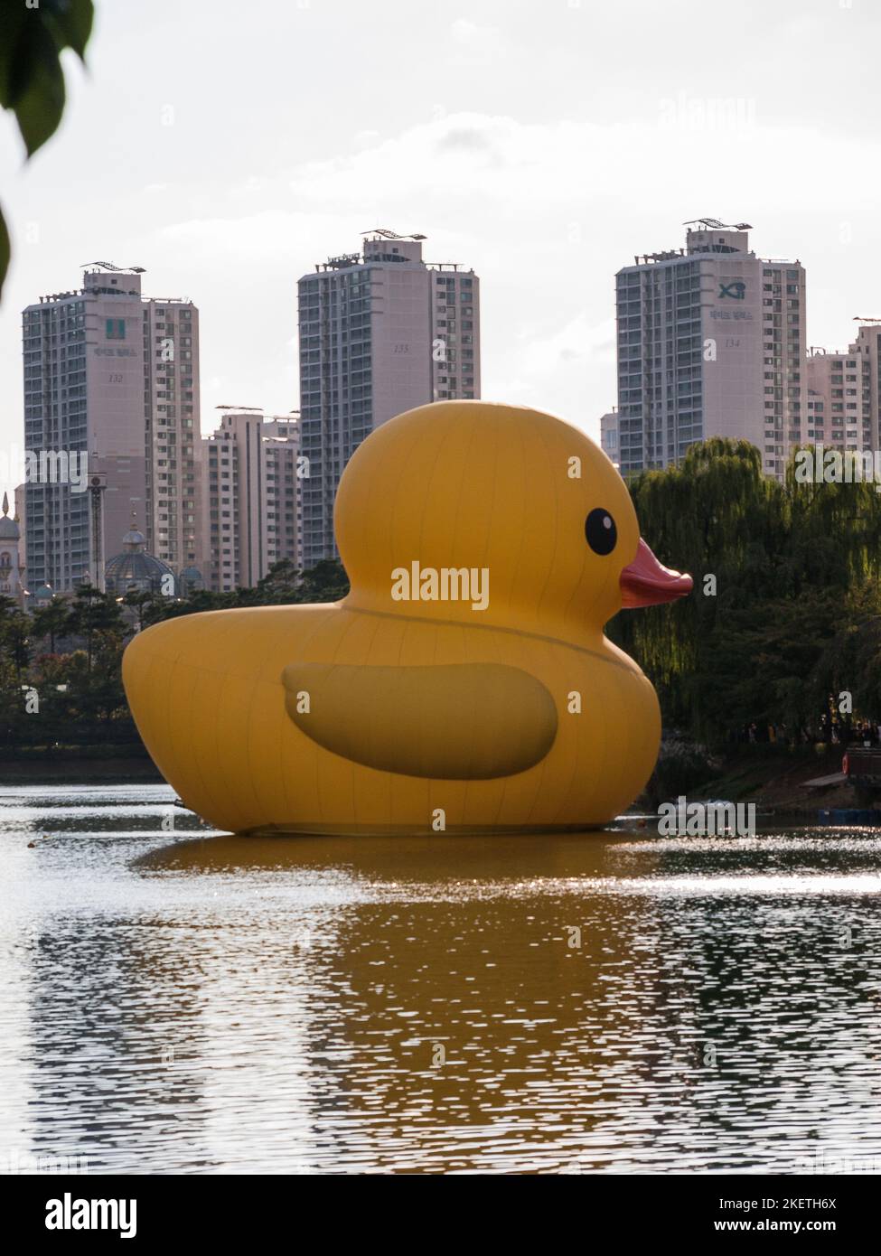 Seoul, South Korea - Oct.07.2022: The rubber duck project in Seoul ...