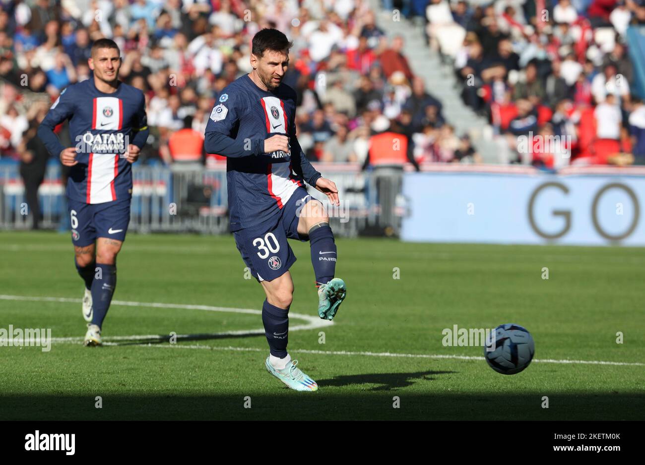 Lionel messi november 2022 paris hi-res stock photography and images ...
