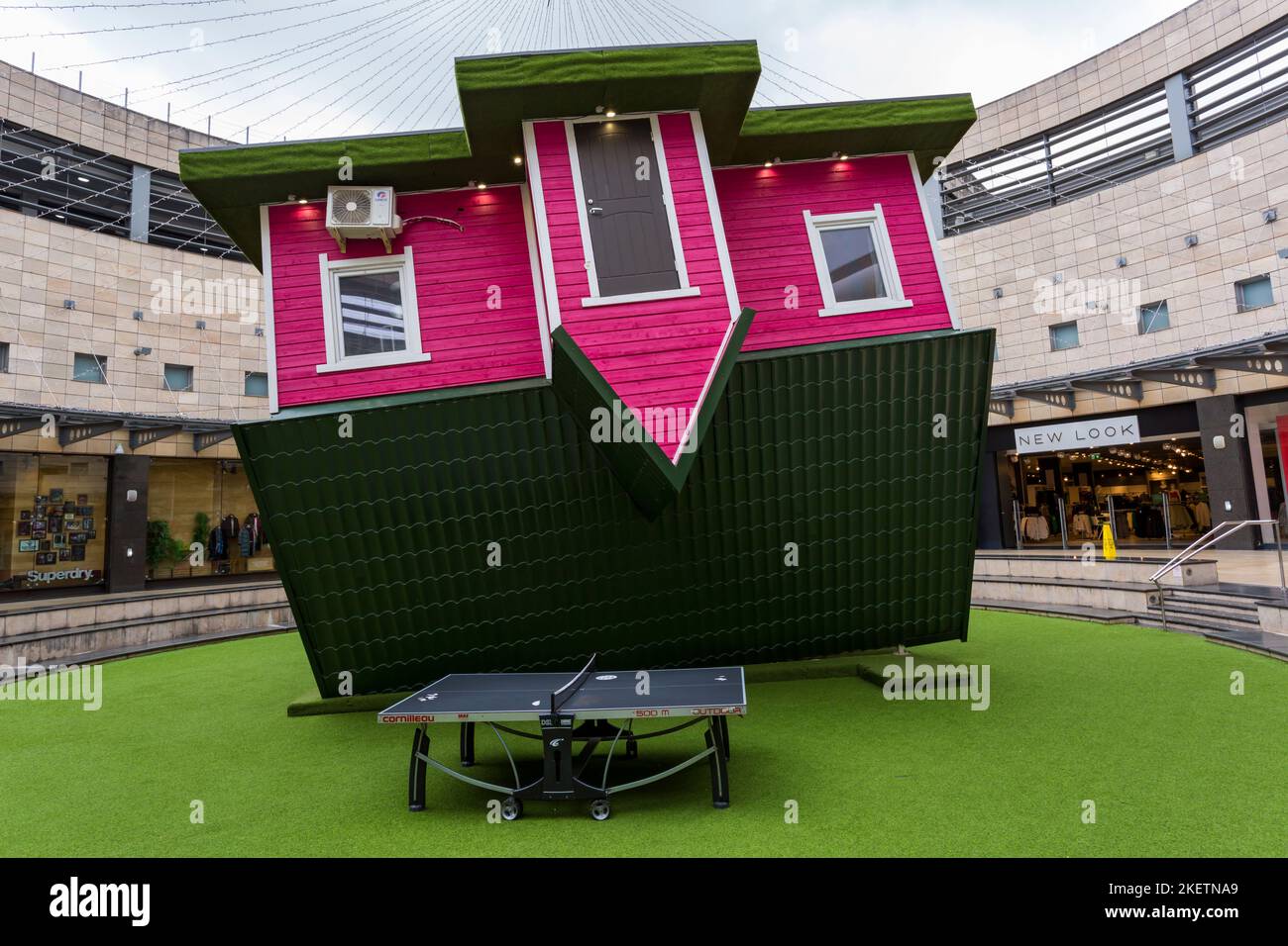 Midsummer boulevard, milton keynes hi-res stock photography and images ...