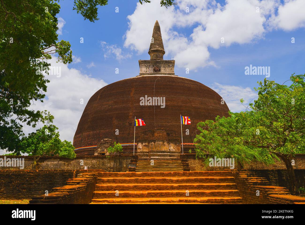 Abhayagiri dagaba stupa in Anuradhapura, Sri Lanka Stock Photo - Alamy