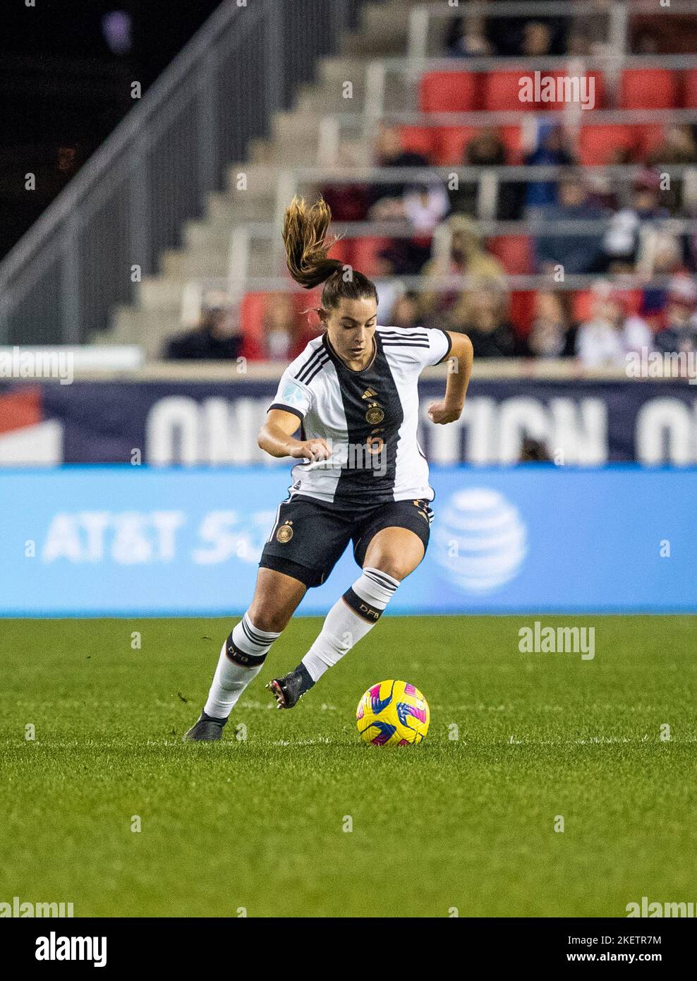 New Jersey, USA, November 13th 2022: Lena Oberdorf (6 GER) in action ...
