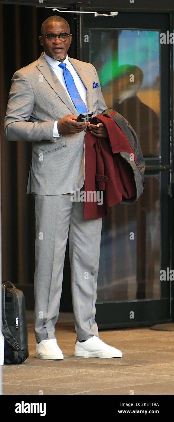 Dominique wilkins hawks hi-res stock photography and images - Alamy