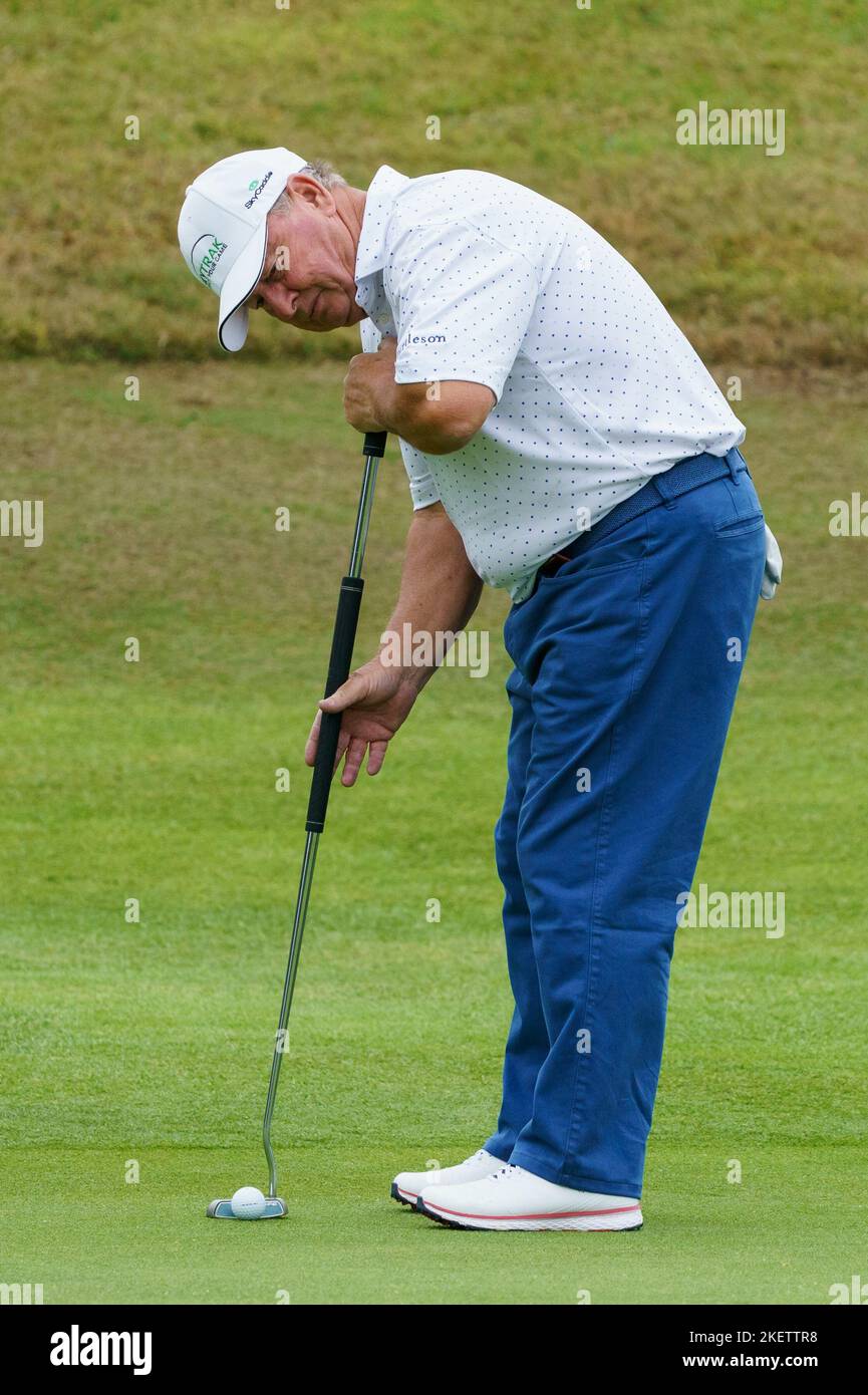 Kings obe hi-res stock photography and images - Alamy